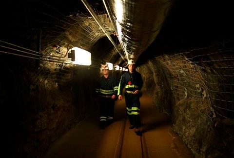 Φωκίδα: Χωρίς τις αισθήσεις του ο χειριστής που καταπλακώθηκε στα ...