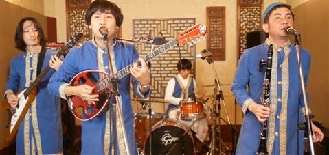 «Ικαριώτικος»: Αυτή είναι η νέα διασκευή των Pyramidos από την Ιαπωνία ...