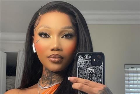 Shamiso Mosaka: Χαμός σε πτήση που επέβαινε η influencer - Την ...