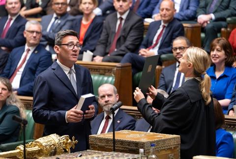 Βρετανία: Ορκίστηκε βουλευτής ο «διάδοχος» του Στάρμερ, Άντι Μπέρναμ ...