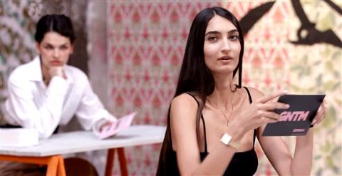 GNTM 4 makeover: Δεν ήξεραν τη Cher και η έκρηξη της Ζενεβιέβ - «Είναι ντροπή σου» | Έθνος