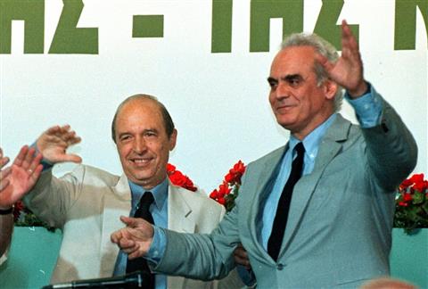 Κώστας Σημίτης: Η νίκη στο επεισοδιακό συνέδριο του 1996 και η σκυτάλη ...