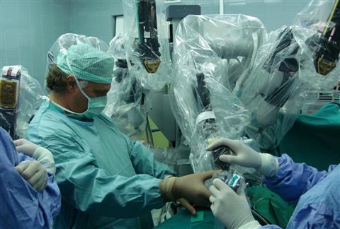Η Ρομποτική Χειρουργική γιορτάζει 18 χρόνια στην Ελλάδα με τον Δρ ...