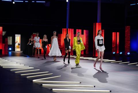 GNTM 5: Το μοντέλο με λεύκη που εντυπωσίασε τους κριτές, η δοκιμασία της πασαρέλας και η γυμνή ...