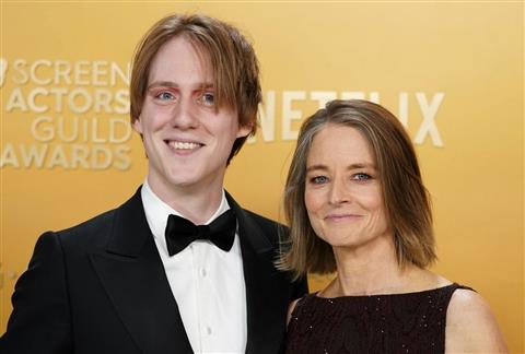 Jodie Foster: Εμφανίστηκε στο κόκκινο χαλί με τον γιο της - Η ...