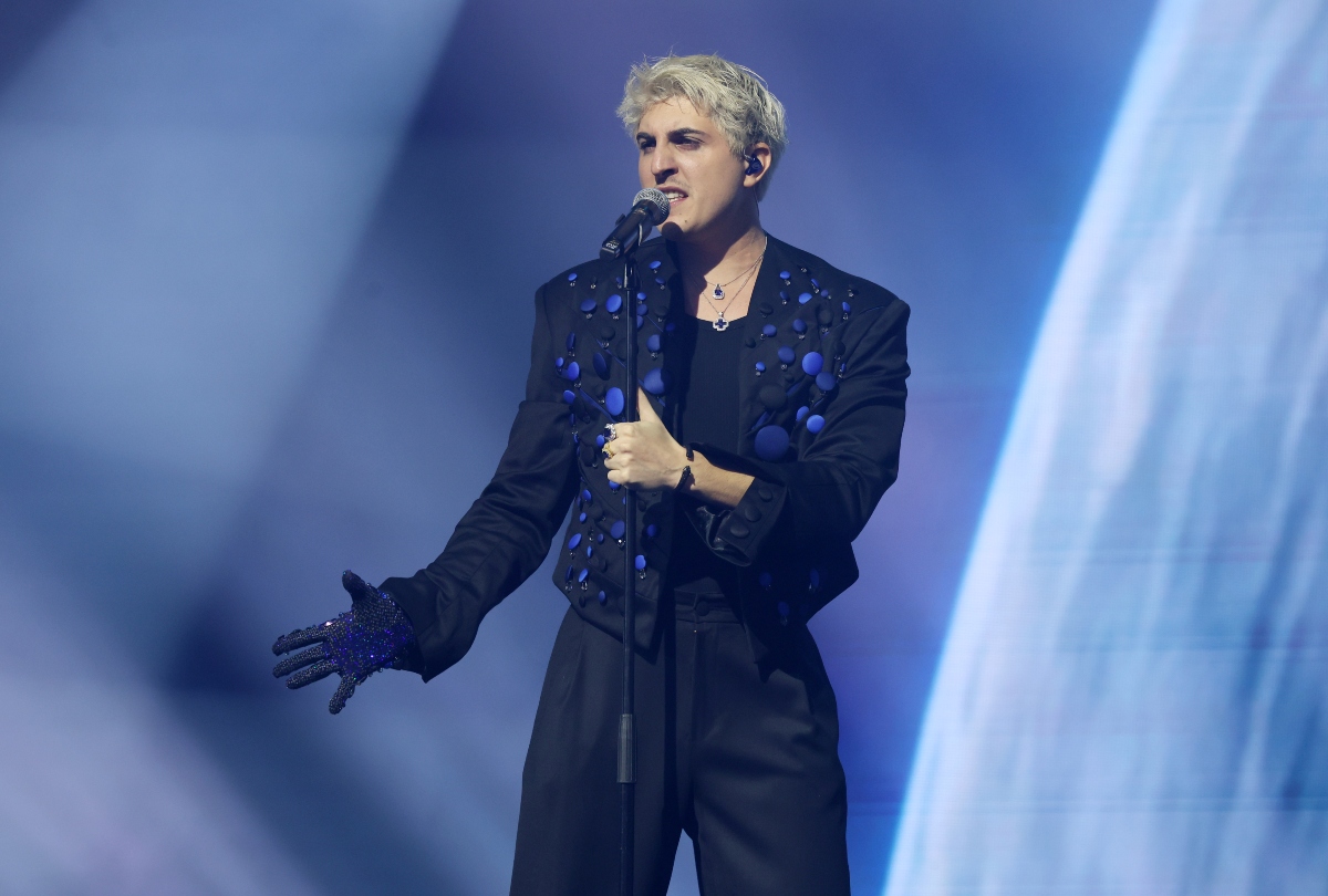 Good Job Nicky performs "Dark Side of the Moon" in the Eurovision semi ...