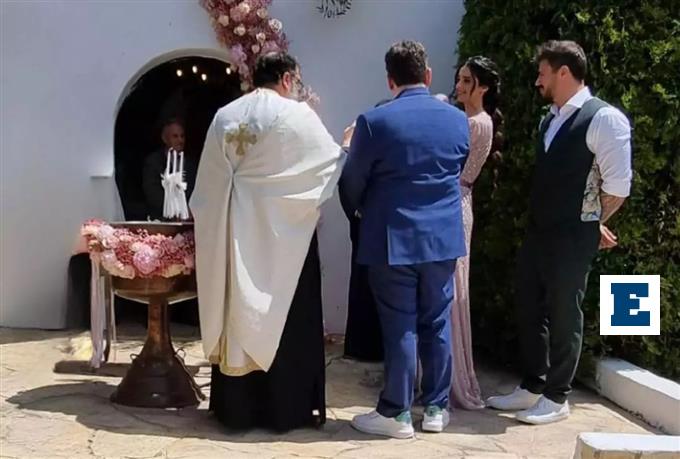 Άκης Πετρετζίκης - Κωνσταντίνα Παπαμιχαήλ: Φωτογραφίες από τη βάπτιση ...