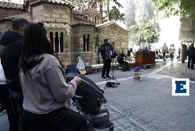 Εορταστικό ωράριο: Ξεκινά την Πέμπτη - Οι Κυριακές με ανοιχτά εμπορικά ...