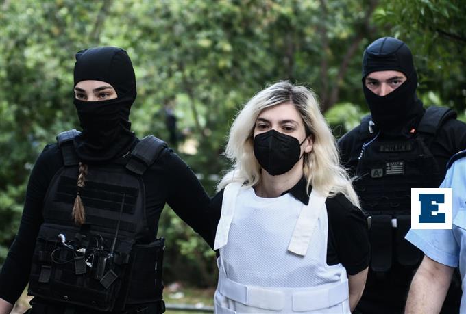 Ξανά στην ανακρίτρια για τους θανάτους Μαλένας και Ίριδας η Ρούλα ...
