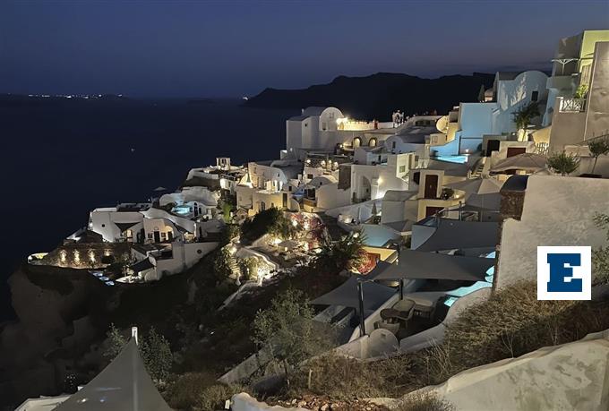Υπό στενή παρακολούθηση το ηφαίστειο στη Σαντορίνη: Πώς συνδράμουν ΕΚΠΑ ...