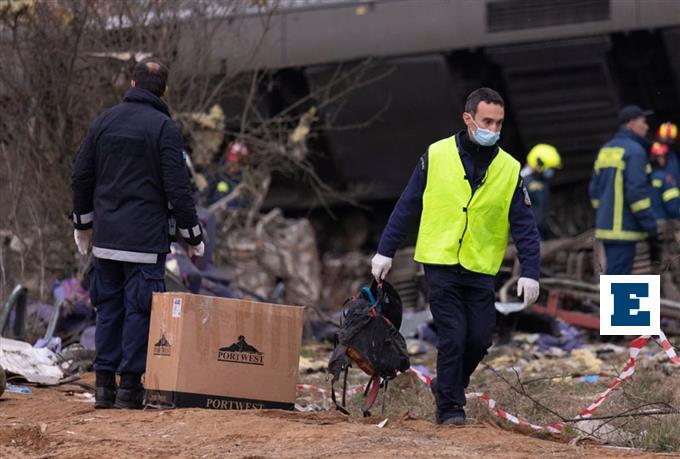 Σύγκρουση τρένων στα Τέμπη: «Στα τρία πρώτα βαγόνια δεν ήταν κανένας εν ...