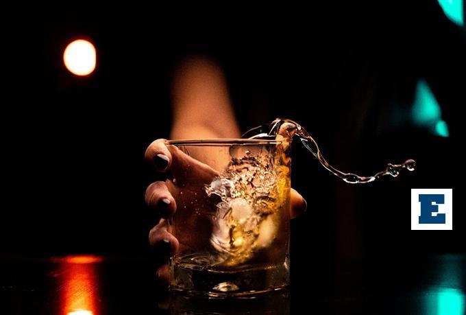 Με επίδειξη ταυτότητας η αγορά αλκοόλ και καπνικών προϊόντων ...