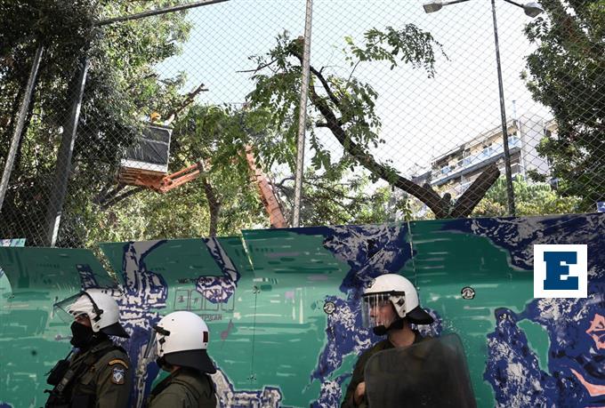Νέα συγκέντρωση διαμαρτυρίας στα Εξάρχεια ενάντια στην κοπή των δεκάδων ...