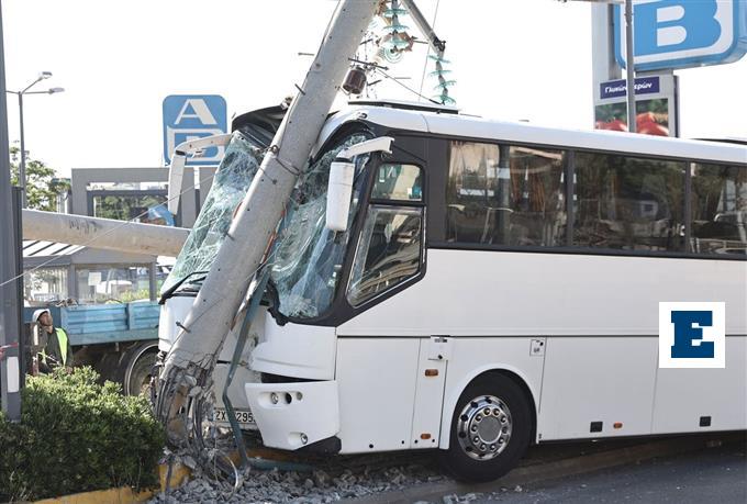 Λεωφορείο προσέκρουσε σε κολώνα στη Λεωφόρο Λαυρίου | Έθνος