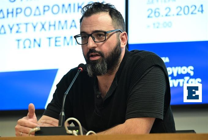 Τέμπη: Ο Βαγγέλης Βλάχος έστειλε με δωροκάρτα στον Κώστα Αχ. Καραμανλή ...