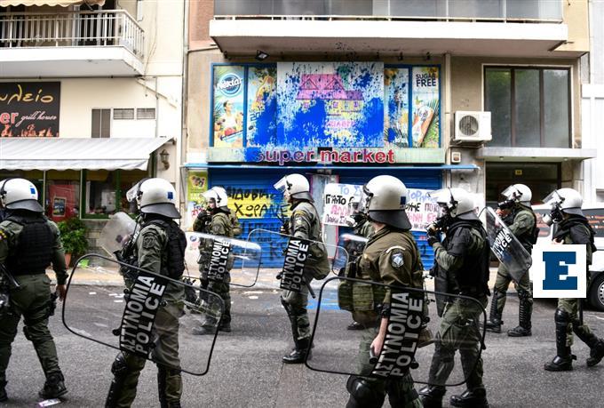 Καταγγελία για σεξιστικά σχόλια από άνδρες των ΜΑΤ σε διαδηλώτριες ...