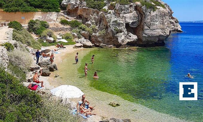 Μια ώρα απ’ την Αθήνα, συγκλονιστικό μπάνιο: H παραλία με το τεράστιο ...