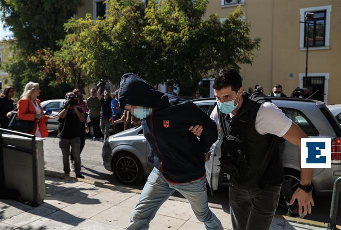 Κολωνός: Στον ανακριτή ο 53χρονος που κατηγορείται ότι εκβίαζε και ...
