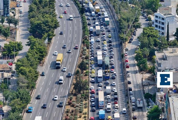 Κίνηση στους δρόμους: Ουρές χιλιομέτρων στη Λ. Αθηνών - Μποτιλιάρισμα ...