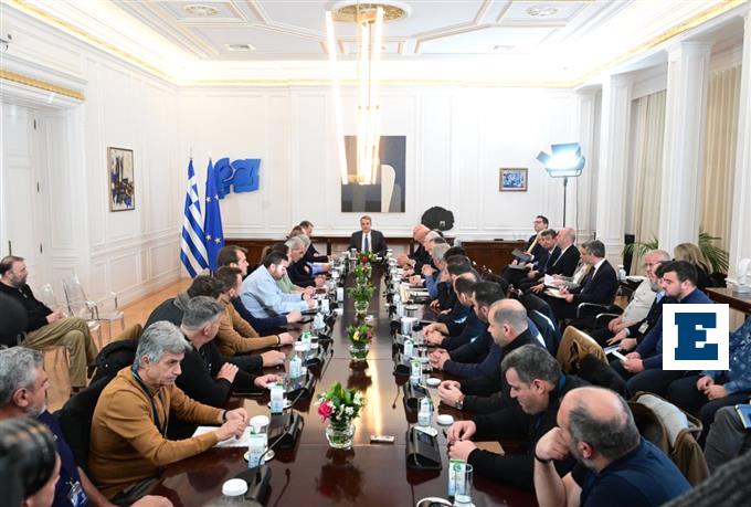 Οι 25 αγρότες που συναντούν αυτή την ώρα τον Μητσοτάκη - Ποιοι ...