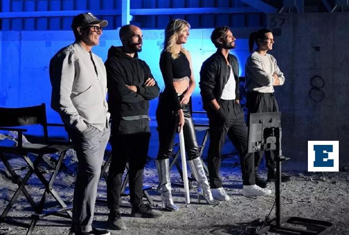 GNTM 5: Τα μοντέλα φωτογραφίζονται με... φωτόσπαθα σε σεληνιακό τοπίο ...