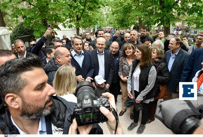 Εκλογές 2023: Επίσκεψη Μητσοτάκη στην ανθοκομική έκθεση Κηφισιάς ...