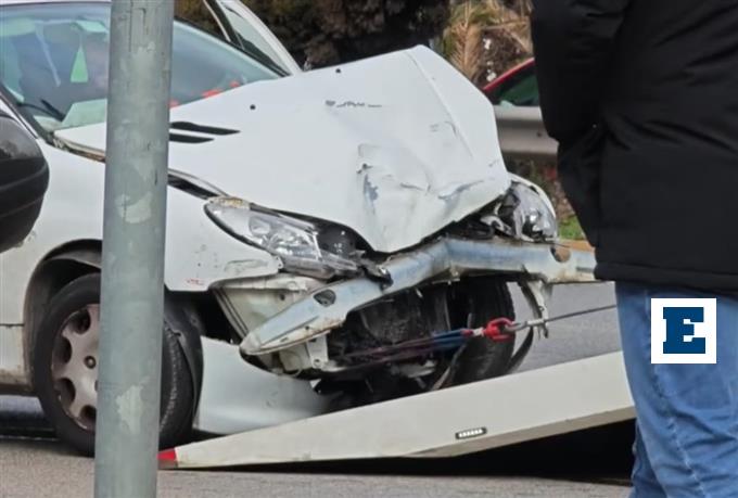 Καραμπόλα τριών αυτοκινήτων στην Κατεχάκη - Δυο νεκροί και τέσσερις ...