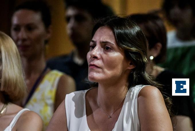 Μπέτυ Μπαζιάνα: Πέθανε η μητέρα της | Έθνος