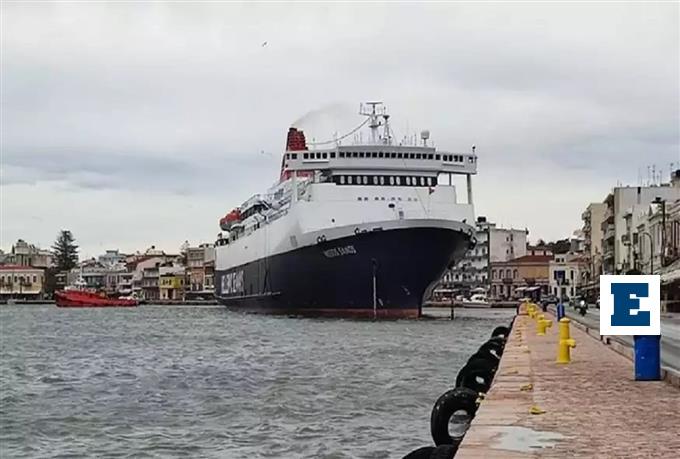 Χίος: Προσέκρουσε στο λιμάνι το επιβατηγό οχηματαγωγό πλοίο «Νήσος ...