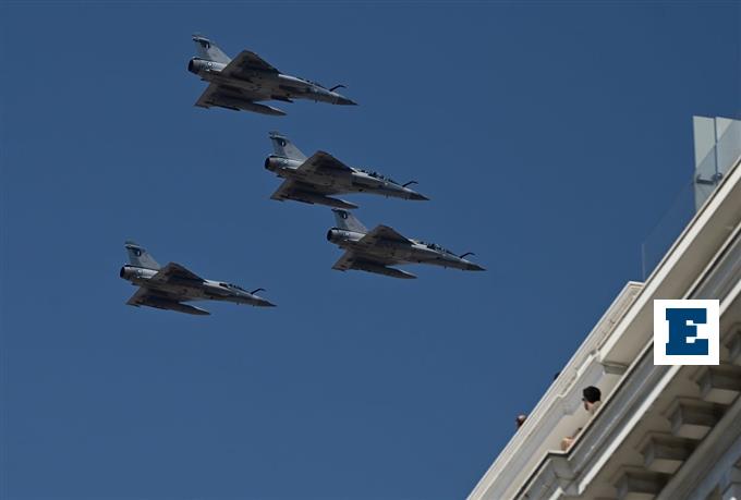 25η Μαρτίου: Η εντυπωσιακή απογείωση των Rafale στην Τανάγρα - «Έσκισαν ...
