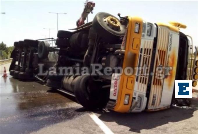 Ανατροπή βυτιοφόρου στην εθνική οδό Αθηνών - Λαμίας: Πώς διεξάγεται η ...