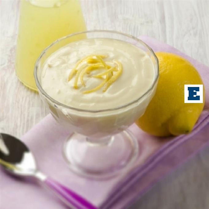 Πανεύκολο και ελαφρύ - Επιδόρπιο γιαουρτιού με ζαχαρούχο γάλα και άρωμα ...