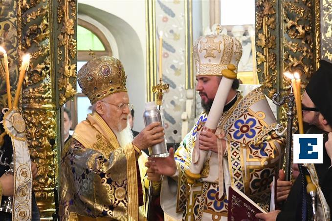 Ο αγιορείτης μοναχός που φιλοτέχνησε την πατριαρχική περγαμηνή για το ...