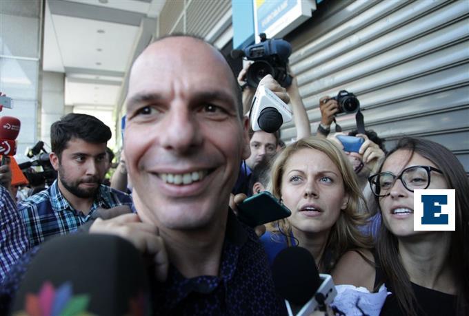 Η αρχή του τέλους: Ο Βαρουφάκης παραιτείται, η διαπραγμάτευση με τους ...