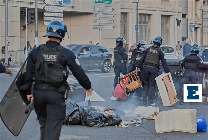 Γαλλία: Μαζικές κινητοποιήσεις κατά Μακρόν και περικοπών - Βίντεο και ...