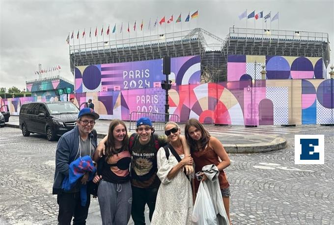 Στο Παρίσι η Sarah Jessica Parker - Η σπάνια φωτογραφία με τα τρία ...