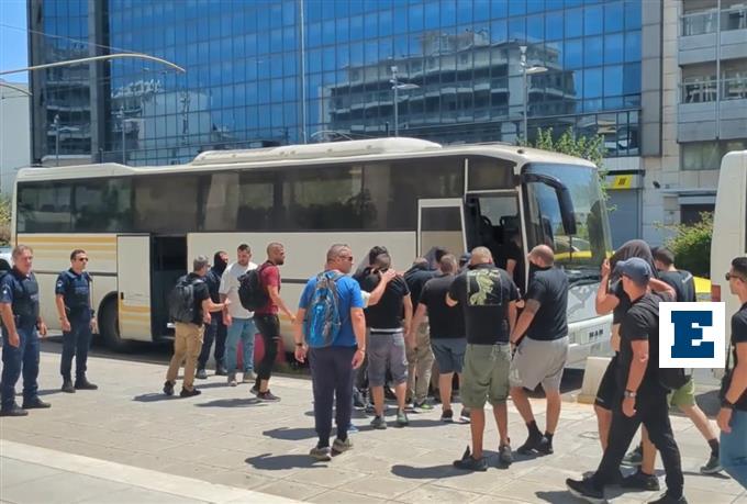 Κύκλωμα εκβιαστών: Ο «Αρκούδος» και οι τρεις υπαρχηγοί του - Το βαρύ ...