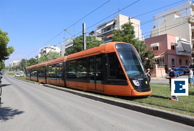 Ατύχημα με συρμό του τραμ στη Γλυφάδα - Καθυστέρηση στα δρομολόγια | Έθνος