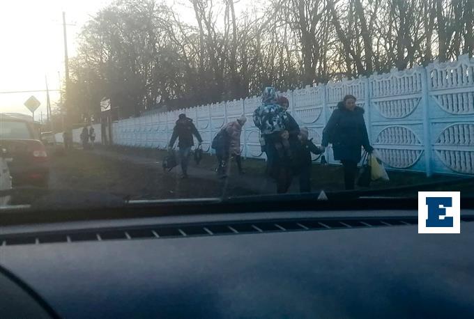 Ουκρανία: Σφοδροί βομβαρδισμοί του πυροβολικού - Άμαχοι εγκαταλείπουν ...