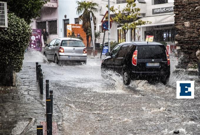 Κακοκαιρία στη Θεσσαλονίκη: Σοβαρά προβλήματα – Απεγκλωβίστηκε γυναίκα ...