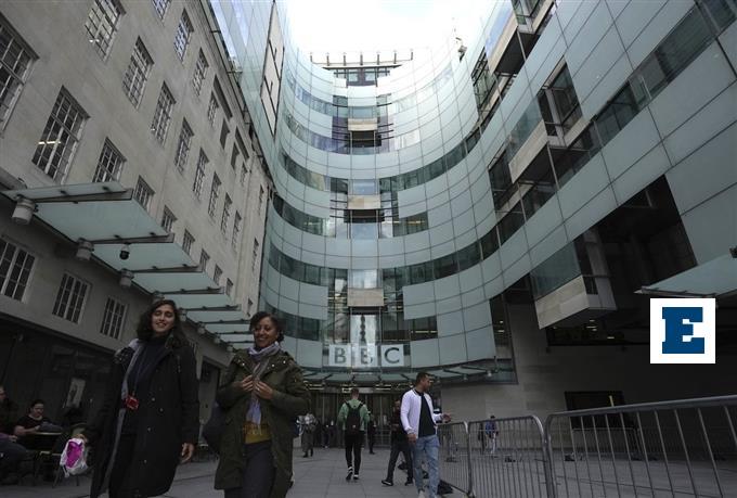 Σάλος στη Βρετανία: Παρουσιαστής του BBC πλήρωνε ανήλικο για γυμνές ...