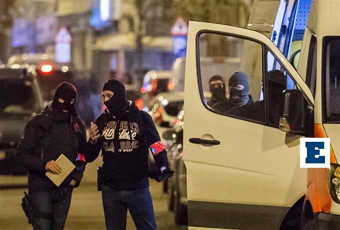 Επίθεση ενόπλου στο κέντρο του Παρισιού: Ένας νεκρός - Ο δράστης φώναζε ...