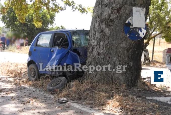 Αδιανόητο τροχαίο στη Βοιωτία: Αυτοκίνητο έπεσε σε δέντρο που βρίσκεται ...