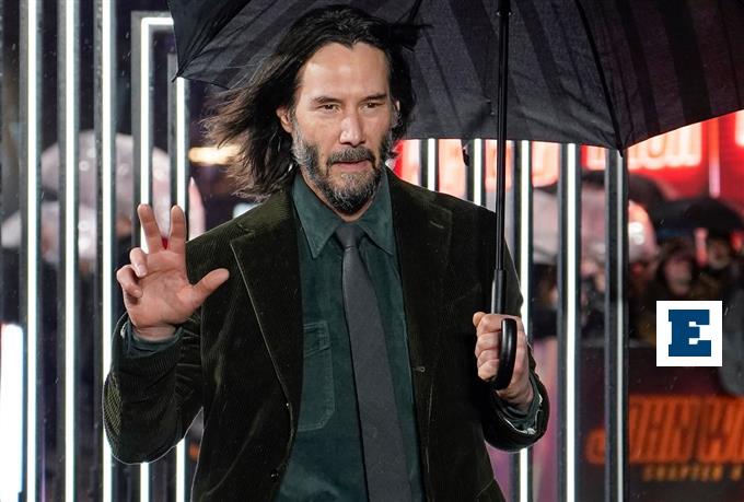 Keanu Reeves: Εμφανίστηκε με πατερίτσες και παγοκύστη στο πλατό της ...