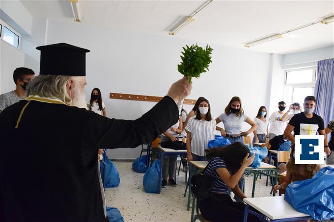 Ανοιγμα σχολείων: Τα ευτράπελα του αγιασμού και το κίνημα της αντι ...