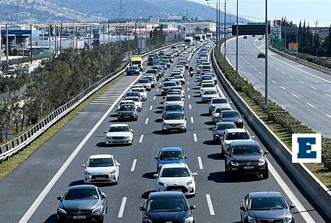 Αττική Οδός: Καραμπόλα τριών οχημάτων και μεγάλες καθυστερήσεις - Σε ...