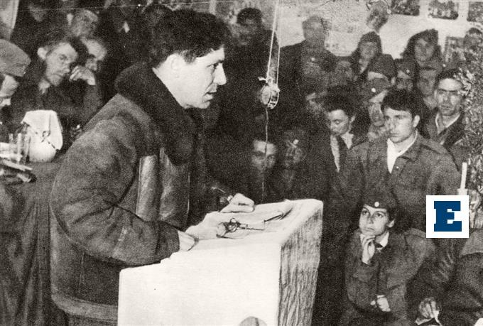 Ο Γ. Γ. του ΚΚΕ Νίκος Ζαχαριάδης, με επιστολή στον ελληνικό λαό το 1940 ...