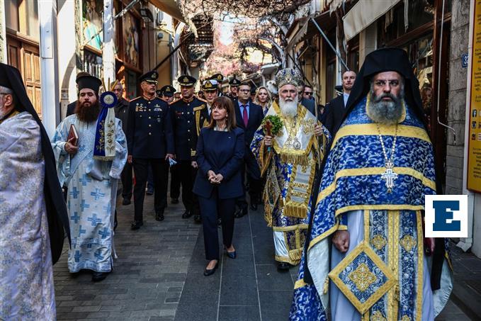 Τι γιορτάζουμε τα Θεοφάνεια - Γιατί λέγονται «Φώτα» και ποια η ιστορία ...