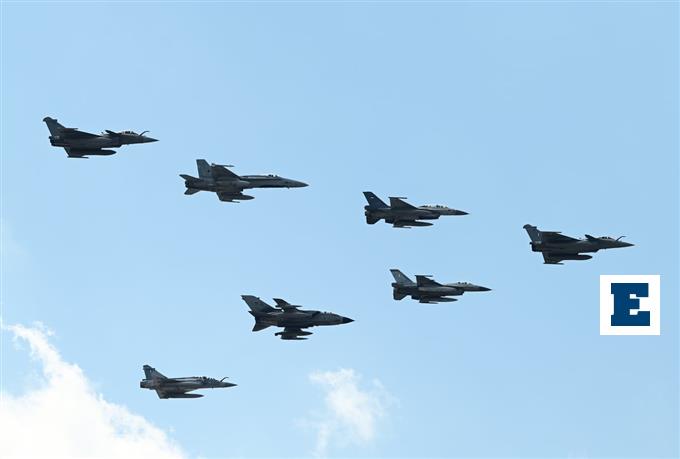 Μαχητικά αεροσκάφη πετούν πάνω από την Αθήνα: Ποιος ο λόγος | Έθνος