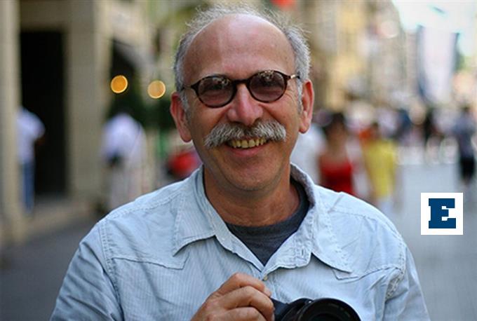 Στο λεύκωμα «Course of the Empire», ο Ken Light αναρωτιέται «Έχουμε ...